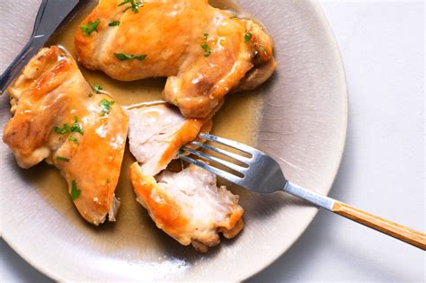 Nos cuisses de poulet braisées faciles à 3 ingrédients sont juteuses et