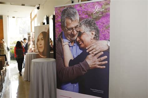 Lanzan libro de apoyo para mujeres con cáncer de mama