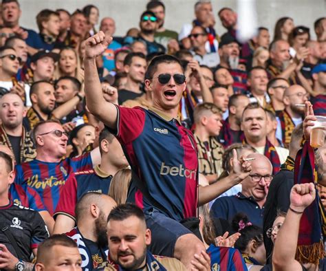 PKO Ekstraklasa Pogoń Szczecin przegrywa z Radomiakiem Portowcy mogą
