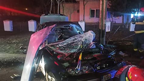 Un tanar în vârstă de 20 ani a ramas cu picioarele prinse sub bord dupa