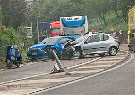 Dramma Sulla Famigerata Curva Di Calco Due Feriti In Un Grave