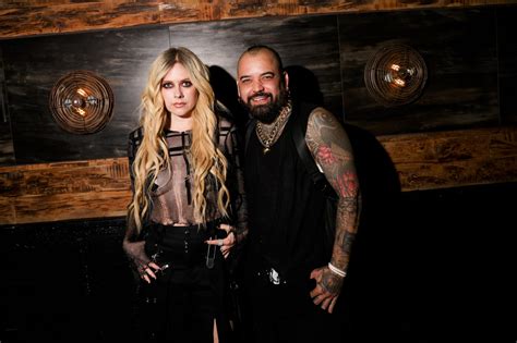 Nipple Pasties Braless Avril Lavigne Fashion Hot Celebs Home