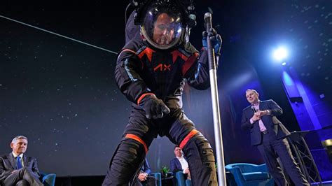 Este Es El Traje Espacial Que Llevar N La Primera Mujer Y El Pr Ximo