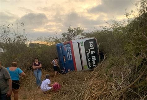 Acidente Nibus De Romeiros Deixa Um Morto E Feridos Local