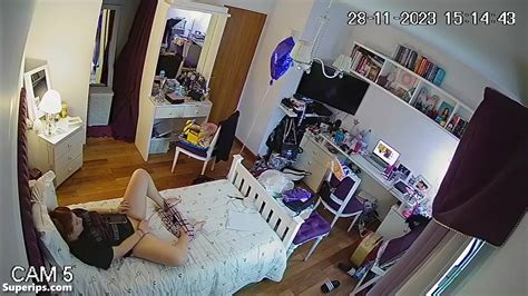 IPCAM Chubby Redhead Girl Masturbates While Watching Porn Superips