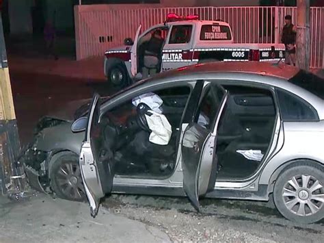 G1 Trio é preso após roubar carro e bater em poste durante