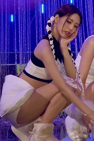 X 홀터넥 크롭 민소매 있지 유나 ITZY YUNA 짤티비 짤 짤티비 JJTV KR