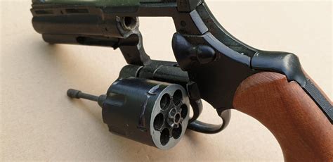 UMAREX Mod PYTHON cal 380k Plynový revolver od 18 let sběrateský