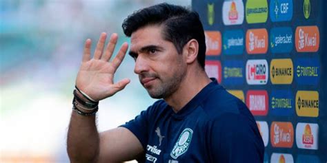 Palmeiras age e fecha 1º reforço de Abel para 2024