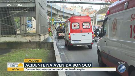 Motociclistas ficam feridos após batida na Avenida Bonocô em Salvador
