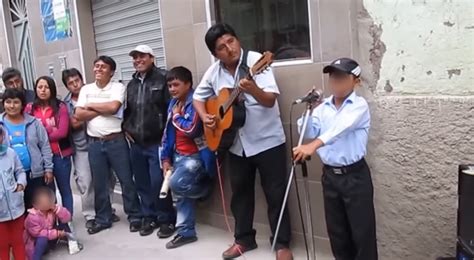 Comparten Emotivo Video De Kevin Pedraza Cantando En La Calle Cuando