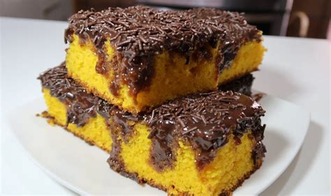 Bolo De Cenoura Calda De Chocolate