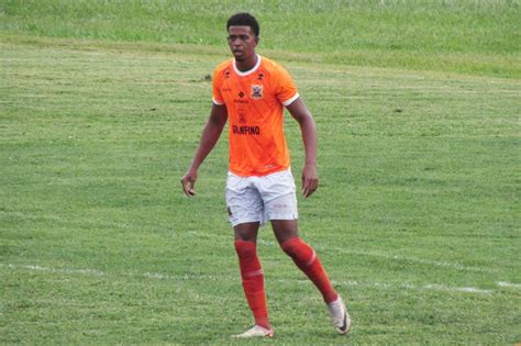 Carlinhos Tem Data Marcada Para Se Apresentar Ao Flamengo Confira