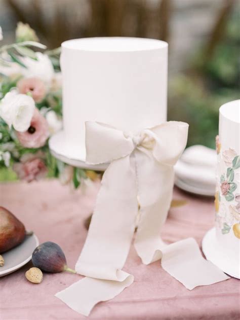 49 One Tier Wedding Cakes That Are Short But Sweet Bow Wedding Cakes