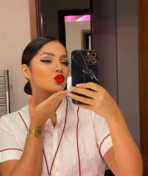 Emirates Airlines Comiss Ria De Voo Flight Attendant Cabin Crew Delta