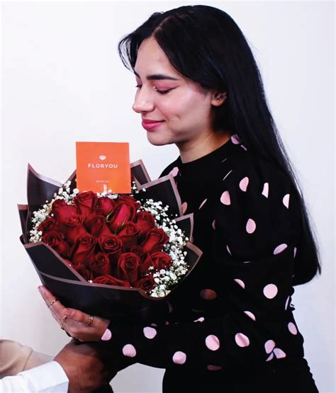 24 rosas rojas y gypso 24 secretos Florerías en Pachuca Floryou