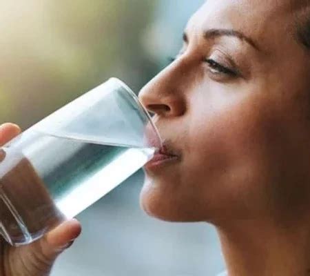 7 sinais de que você está bebendo pouca água