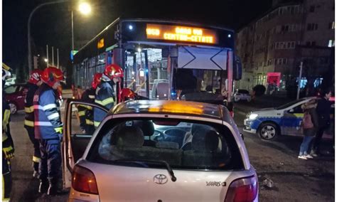 FOTO Accident GRAV cu trei răniți la Alba Iulia Ciocnire între un