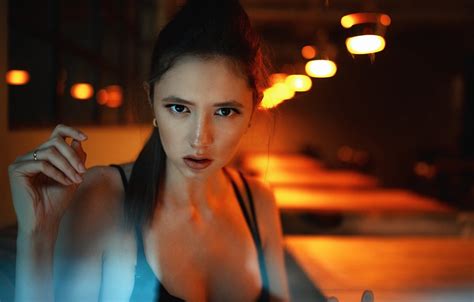 Обои cleavage model women face brunette freckles Disha Shemetova