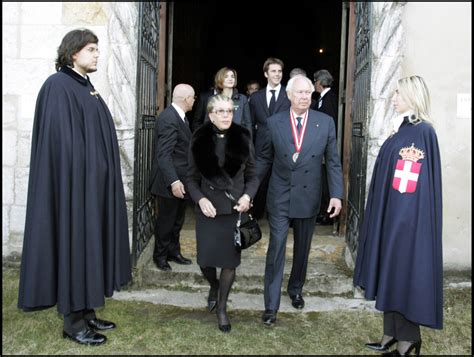 Photo Le Prince Emmanuel Philibert De Savoie Clotilde Courau Avec La