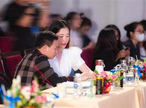 Chồng Nam Em livestream thách thức dân mạng người đẹp tuyên bố một câu