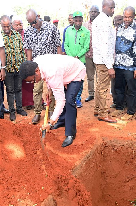 MAJALIWA ASHIRIKI MAZISHI YA ALIYEKUWA MWENYEKITI WA UWT Full Shangwe