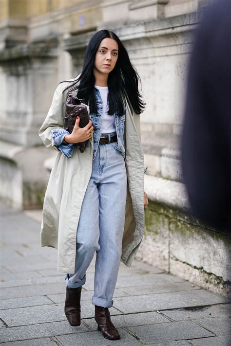 Cómo llevar jeans con el ruedo doblado a la oficina en abril 2024 Vogue