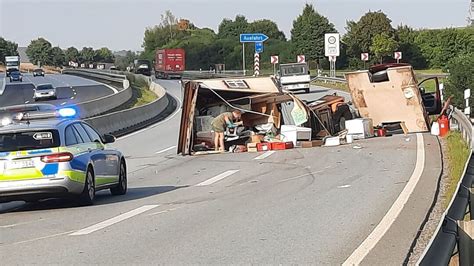 Autobahn Am Burkauer Berg Blockiert Verkaufswagen Umgekippt Radio
