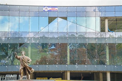 Krynica Zdrój W centrum uzdrowiska budują galerię handlową której