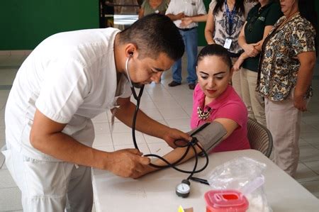 Brindan UTCJ e ISSSTE atención médica preventiva a docentes y