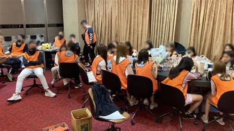 台中警掃蕩超豪華賭場 12金釵實習荷官坐一排畫面曝東森新聞新聞在哪 東森就在哪裡