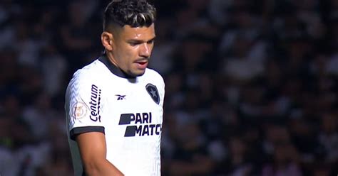 Tiquinho Soares Recebe O Terceiro Cart O Amarelo E Desfalca Botafogo