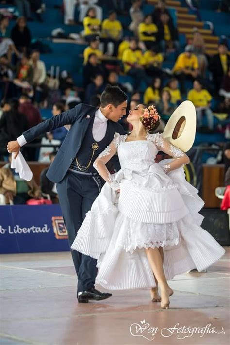 Bailando Nortenas Pareja