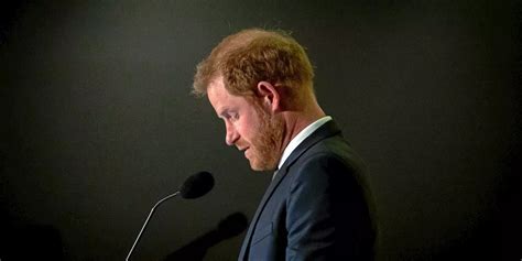 Le Prince Harry Coupe Encore Un Peu Plus Ses Liens Avec Le Royaume