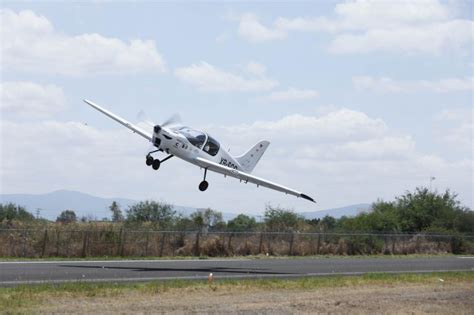 La Jornada Maya Nacional Sputnik Halcón II la aeronave 100