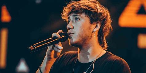 Paulo Londra firmó contrato con Warner Music Latina y anunció su