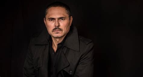 Lucho Velasco De La Reina Del Flow Casi Queda Igual A Su Personaje