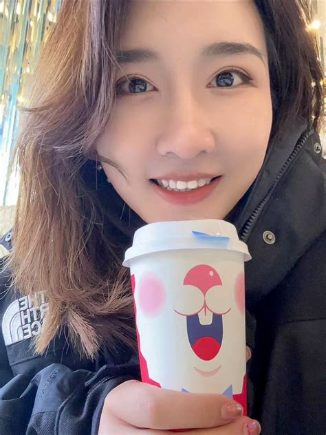 Wuyu On Twitter 专属群老哥投稿骚货研究生同学刘凌语，说实话单看这婊子的脸，还真没想到会有那么大的奶子，关键还这么喜欢秀，看来没少给人乳交！在校是乖乖学霸，在外是反差卖逼