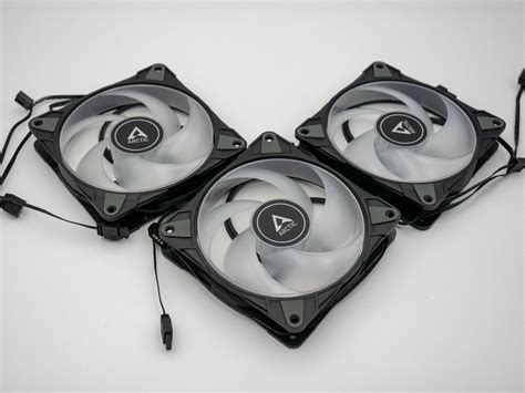 ARCTIC P12 PWM PST A RGB Recensione Ventole 0dB Semi Passive PC