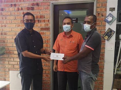 Keluarga Terima Bantuan Wang Ihsan Banjir Di Johol Malaysiaaktif