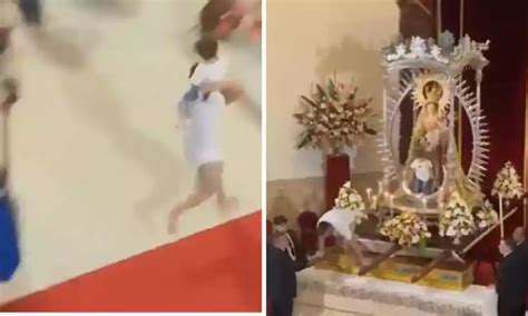 Homem interrompe missa e abandona criança em igreja veja vídeo