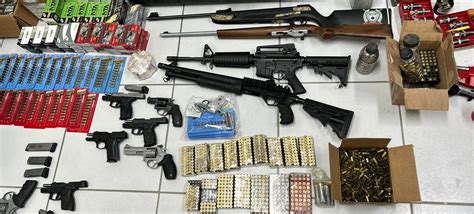 PCCE deflagra operação e prende quatro CACs em posse de 18 armas na