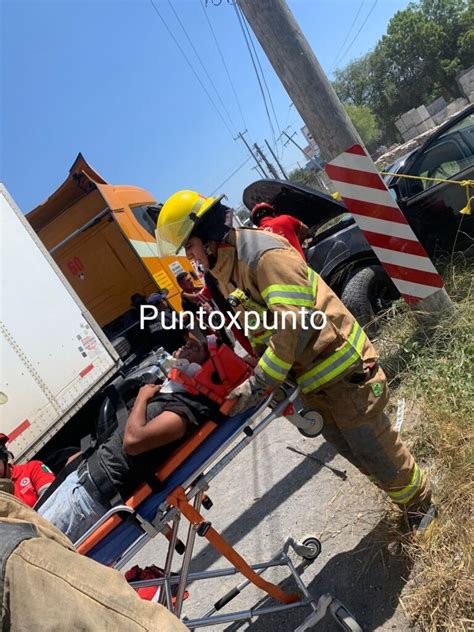 TRAILER CHOCA CON CAMIONETA EN LINARES Punto X Punto
