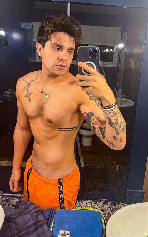 Luan Santana Sem Camisa Confira 10 Cliques Focalizando