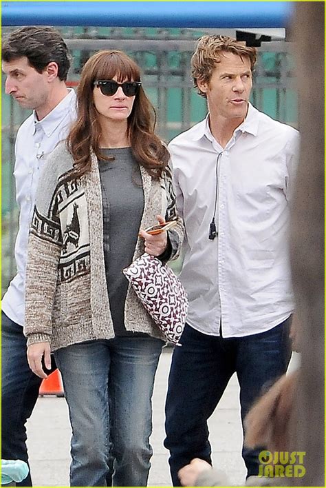 Photo Julia Roberts Danny Moder Secrets In Their Eyes 17 Photo