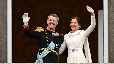 Pour Le Couronnement La Reine Mary De Danemark Portait Une Robe