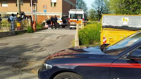 Modena Bimba Di 5 Anni Cade Dal Balcone Grave Dopo Un Volo Di 15 Metri