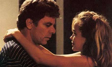 Reginaldo Faria e Flávia Monteiro em cena de A Menina do Lado frame