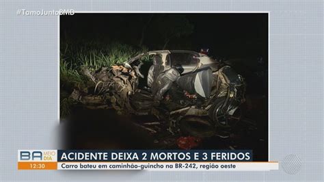 Mãe e filho morrem após batida entre carro e caminhão no oeste da Bahia
