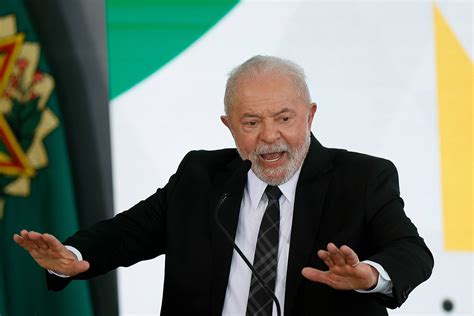 Lula volta a criticar composição de preços da Petrobras e diz que